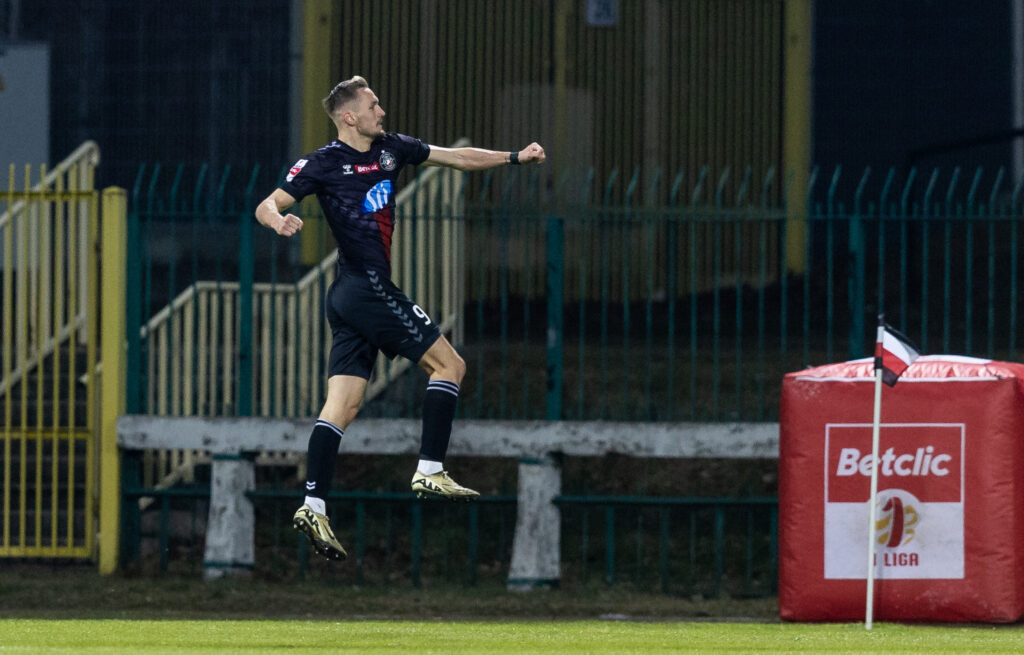 Dublet Zjawińskiego to za mało. Polonia wypuściła zwycięstwo z rąk ...